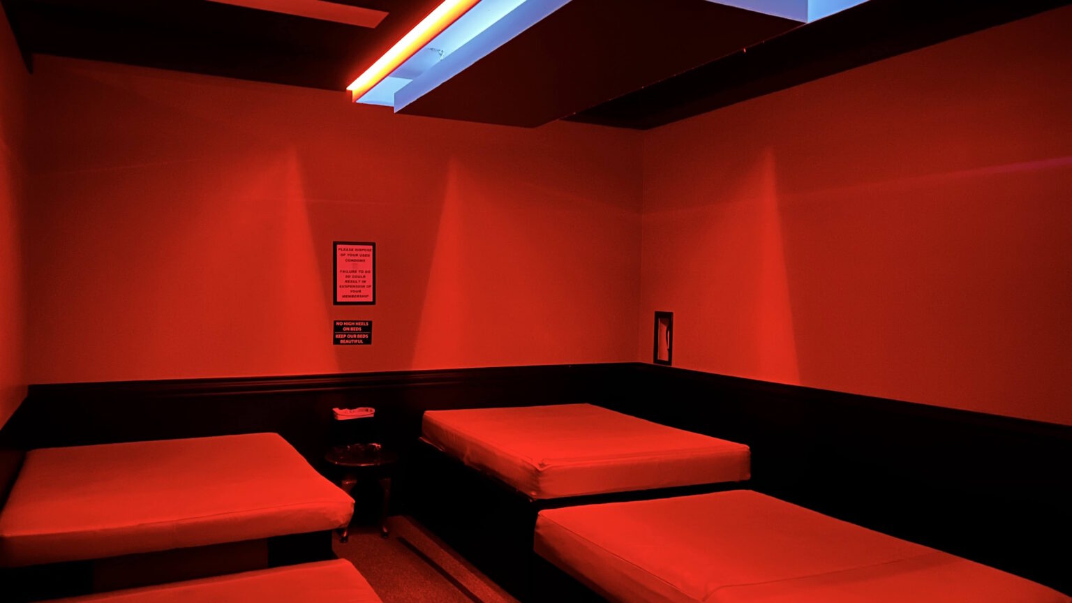 Swing Club M4 - Exclusive and Exciting Sex Party for Open-minded Couples